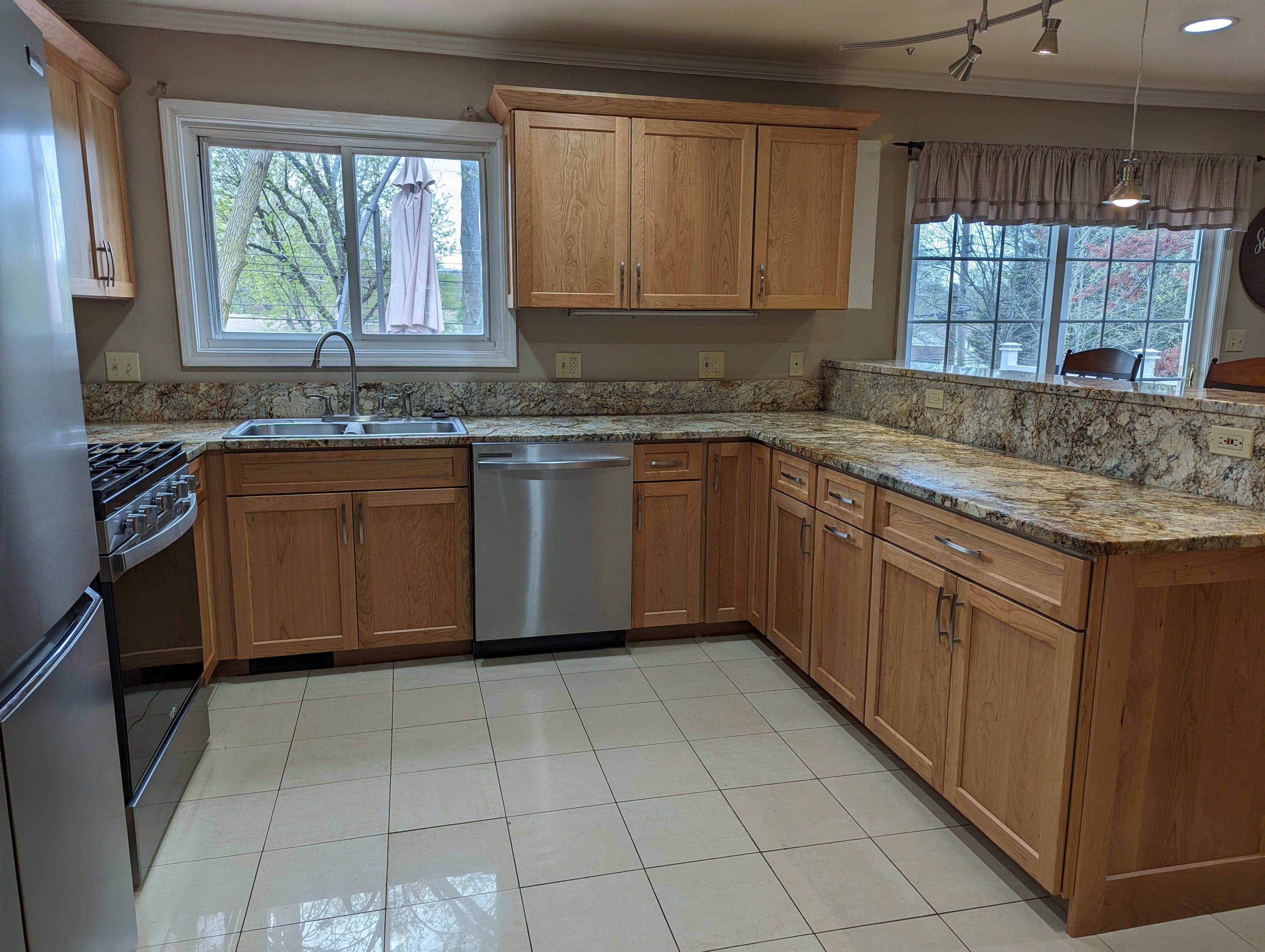 Natural Cherry, Shaker Cabinets, Shaker Crown, New Cabinets - Maryland Heights